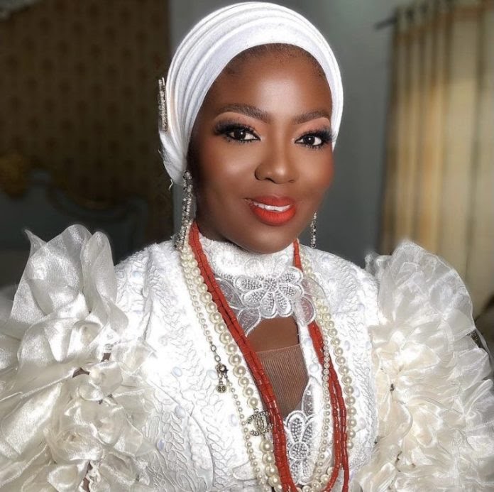 Ooni’s queen Ashley leads devotees as Ife celebrates Osara festival ...